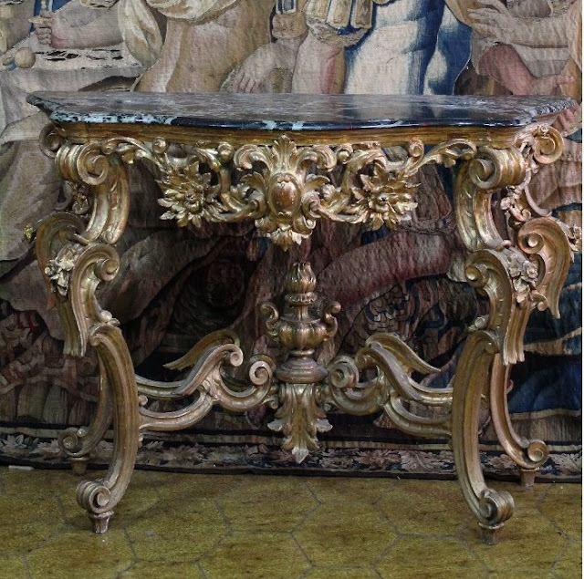 Eye For Design: Decorating French Style With Louis XV Console Tables