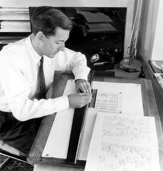 Ο ιδιοφυής Άγγλος αρχιτέκτονας Μάικλ Βέντρις που αποκρυπτογράφησε τη ...