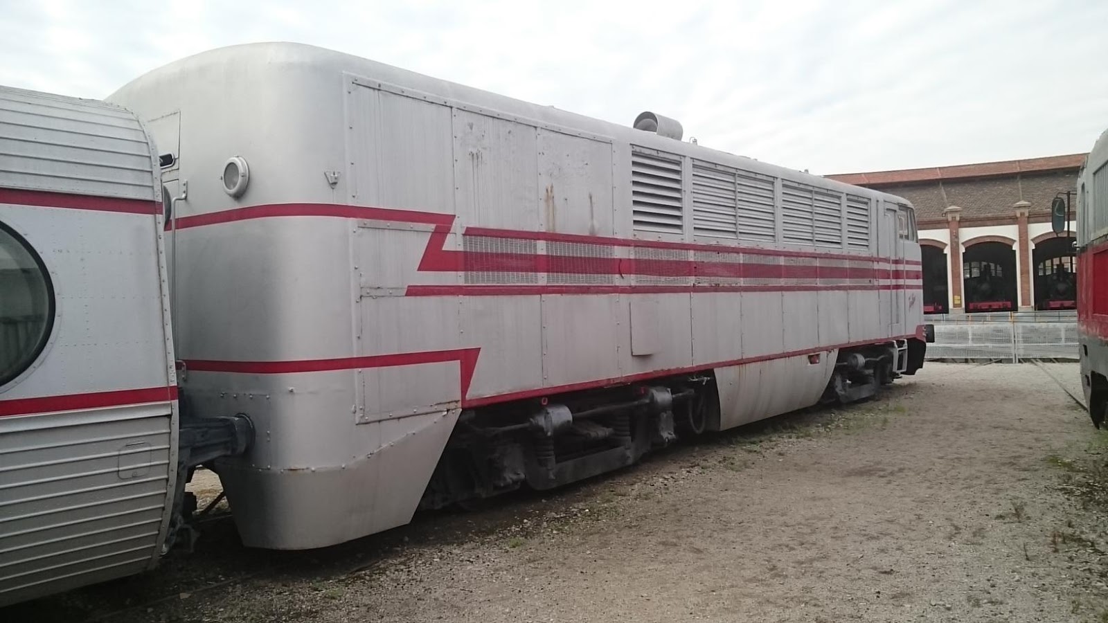 Rails sense fronteres: Locomotora sèrie 350 de Renfe - Talgo II