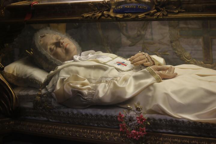 Saint June 9 : Blessed Anna Maria Taigi a Mystic and Mother whose Body ...