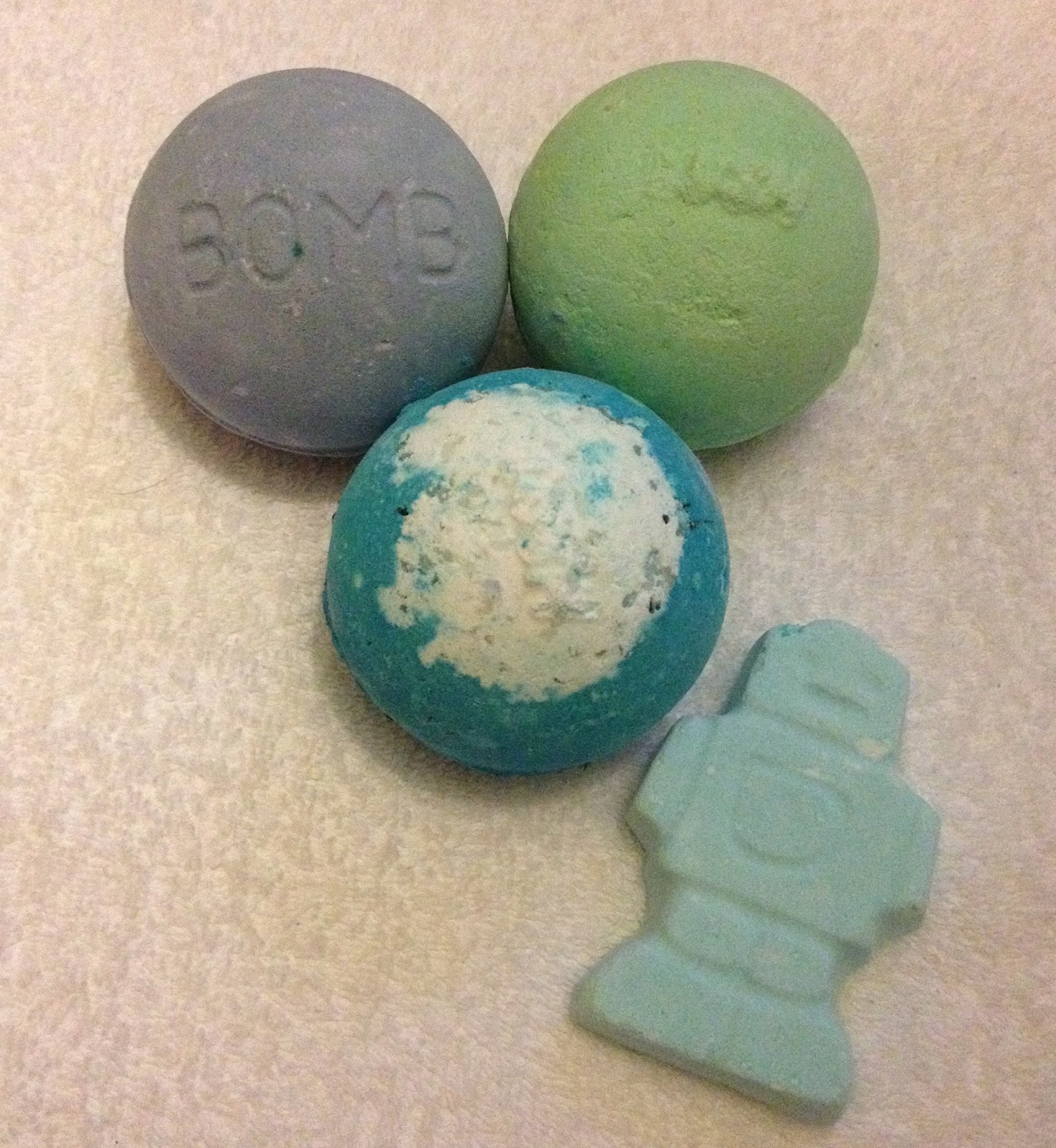 The Powderpuff Room: Lush For Men!