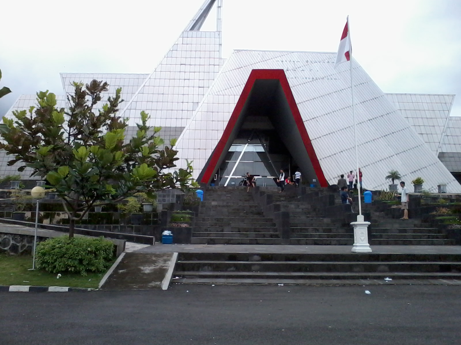 La Littérature Française d'UGM '12: Apa Saja yang Ada di Museum Gunung ...