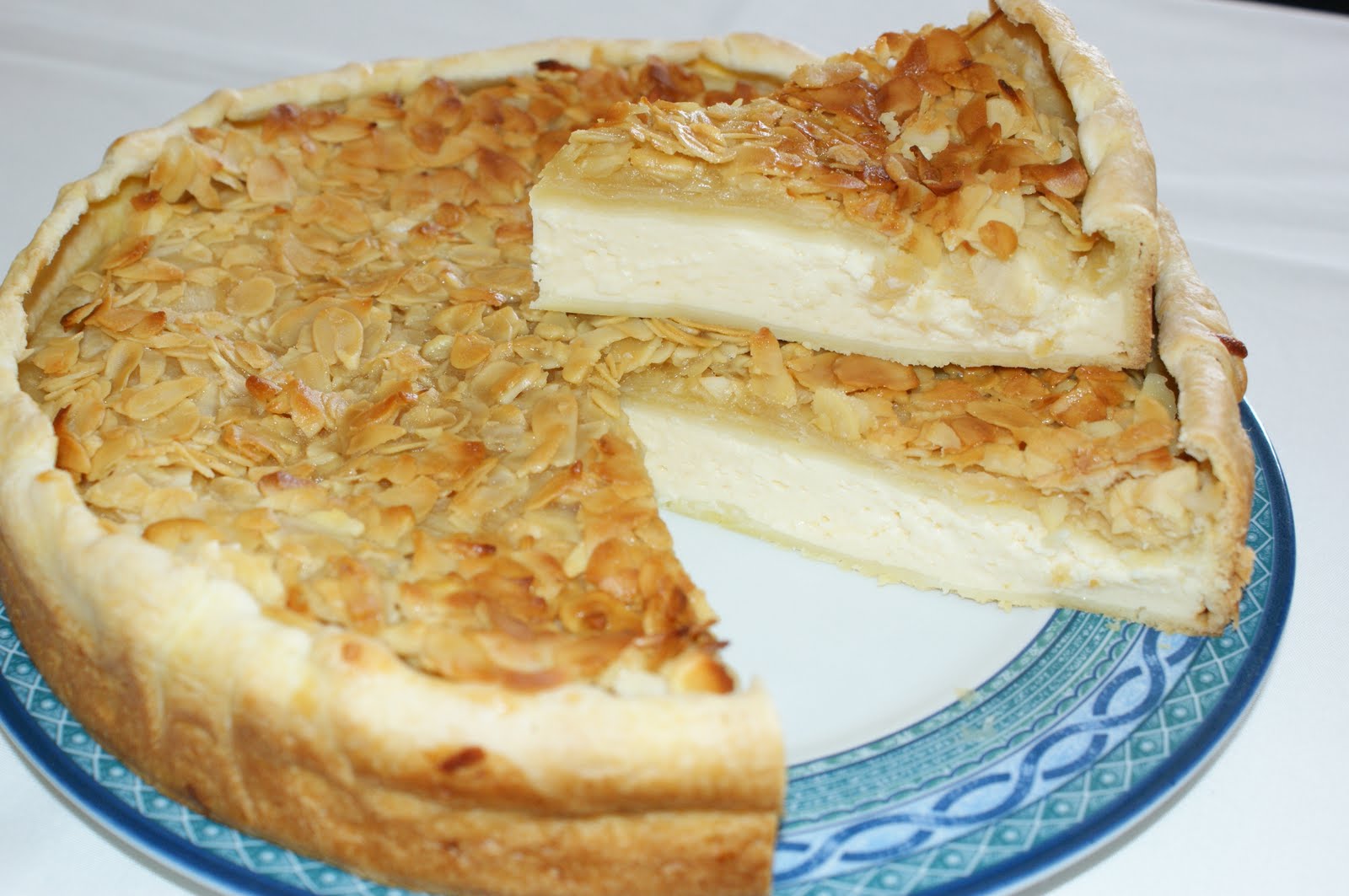 Aroma a canela y limón: TARTA DE QUESO QUARK CON CROCANTE DE ALMENDRAS