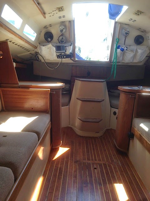 J30 Rambunctious For Sale: Interior photos
