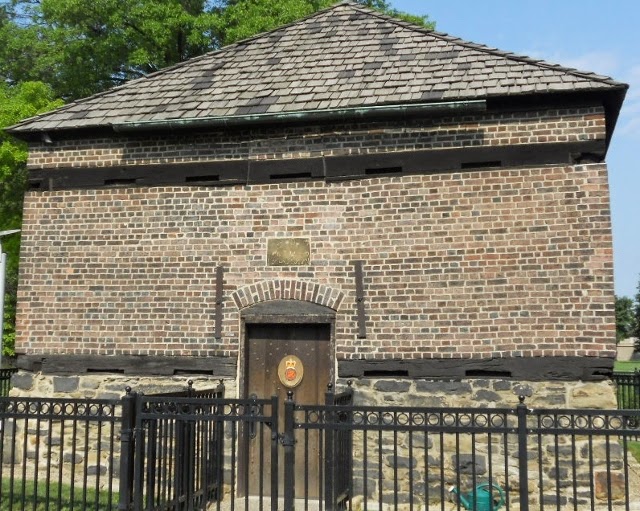 A Boat Against the Current: Photo of the Day: Fort Pitt Block House ...