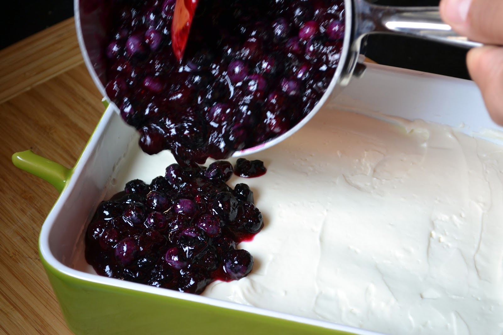 Hardly Housewives: Blueberry Cream Cheese Dessert