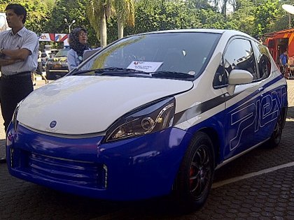 Prototype Mobil Listrik Piev - Pindad sedot pengunjung RITech Expo ...