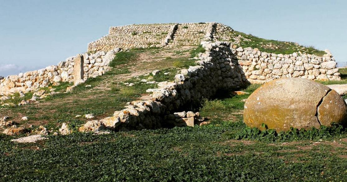 Hidden and little known places: Monte d'accoddi - Sardinian step ...