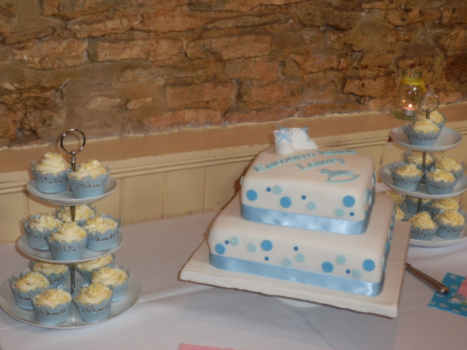 Nelie's Decadent Cakes: Eamonn, ons eerste kleinkind se doopkoek