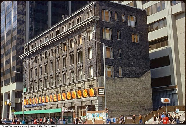 40 Wonderful Photos of Yonge Street, Toronto in the 1970s ~ Vintage ...