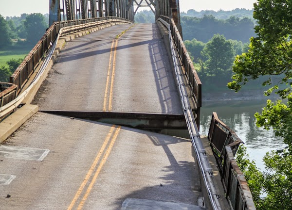 Mark D. McCoy Photography: Ledbetter Bridge Progression of Collapse