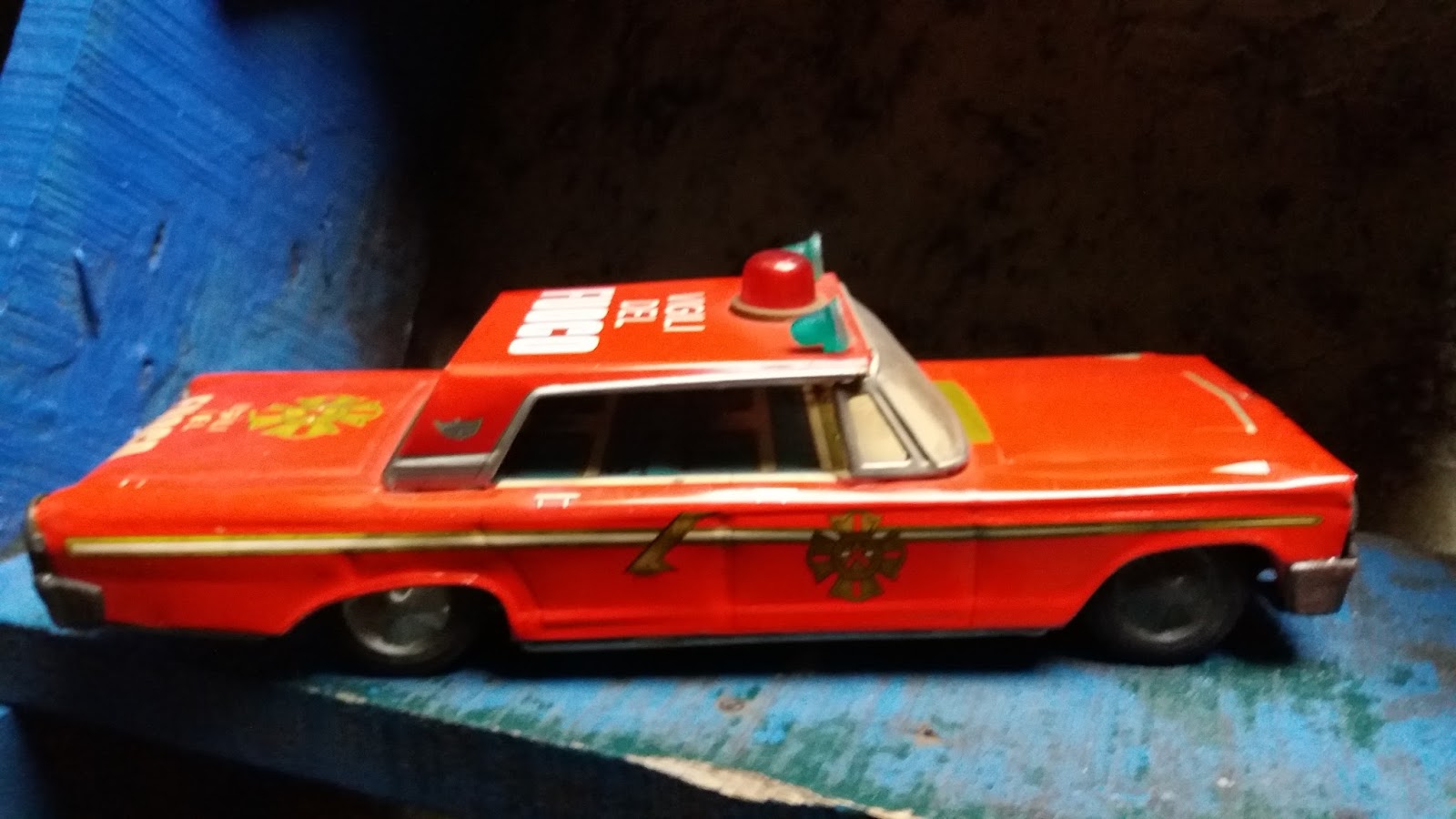 serba vintage: fire chief tin toys made in Taiwan Friction