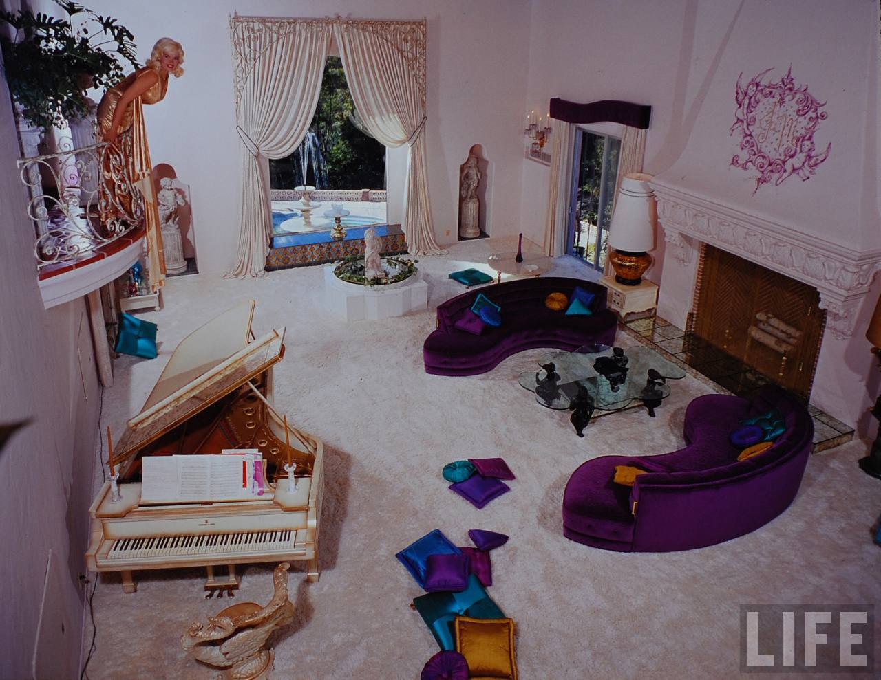 Take a Look Inside Jayne Mansfield's Splendor "Pink Palace" ~ Vintage ...