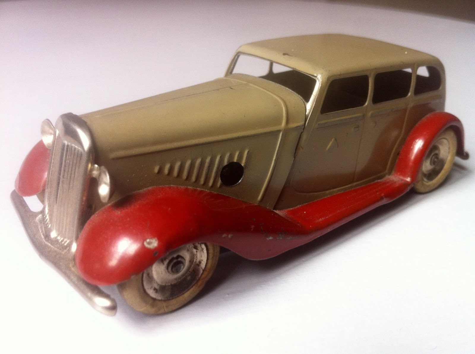 I wish I were a british boy in the 30's: Flared Wings V/S Rounded Wings