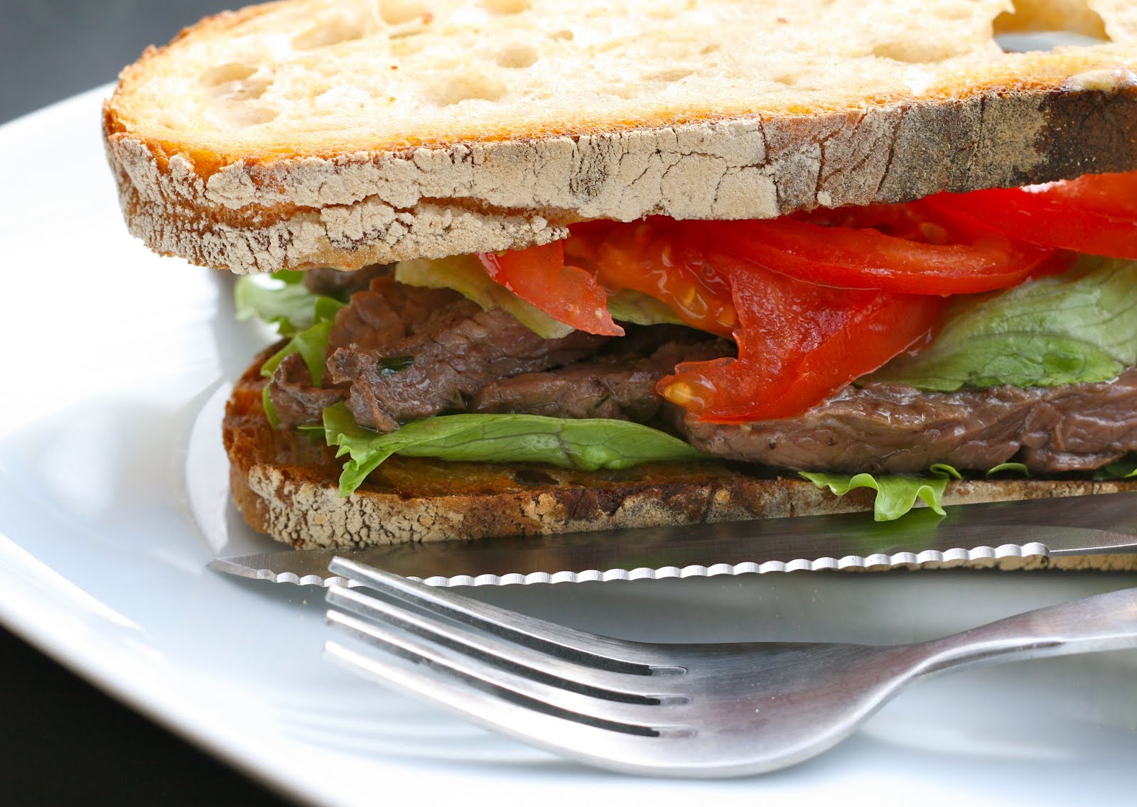 SMASKENS.NU: Grillad rostbiff i skivor (med rub, baste och resting oil)