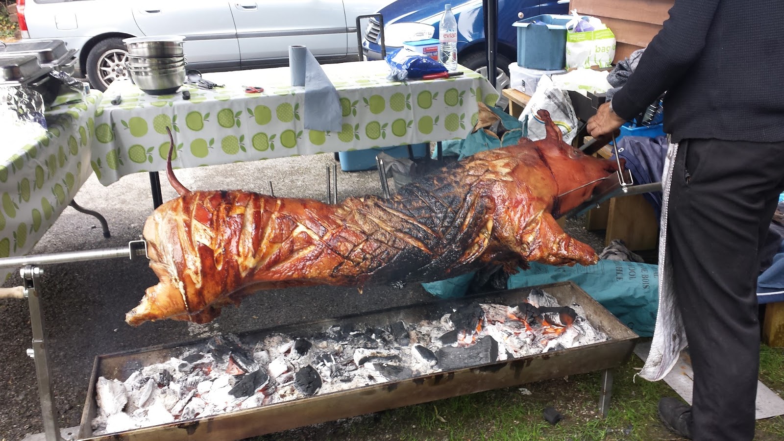 Woody the Foodie: Hog Roast - Hey Mister what made that Hole?