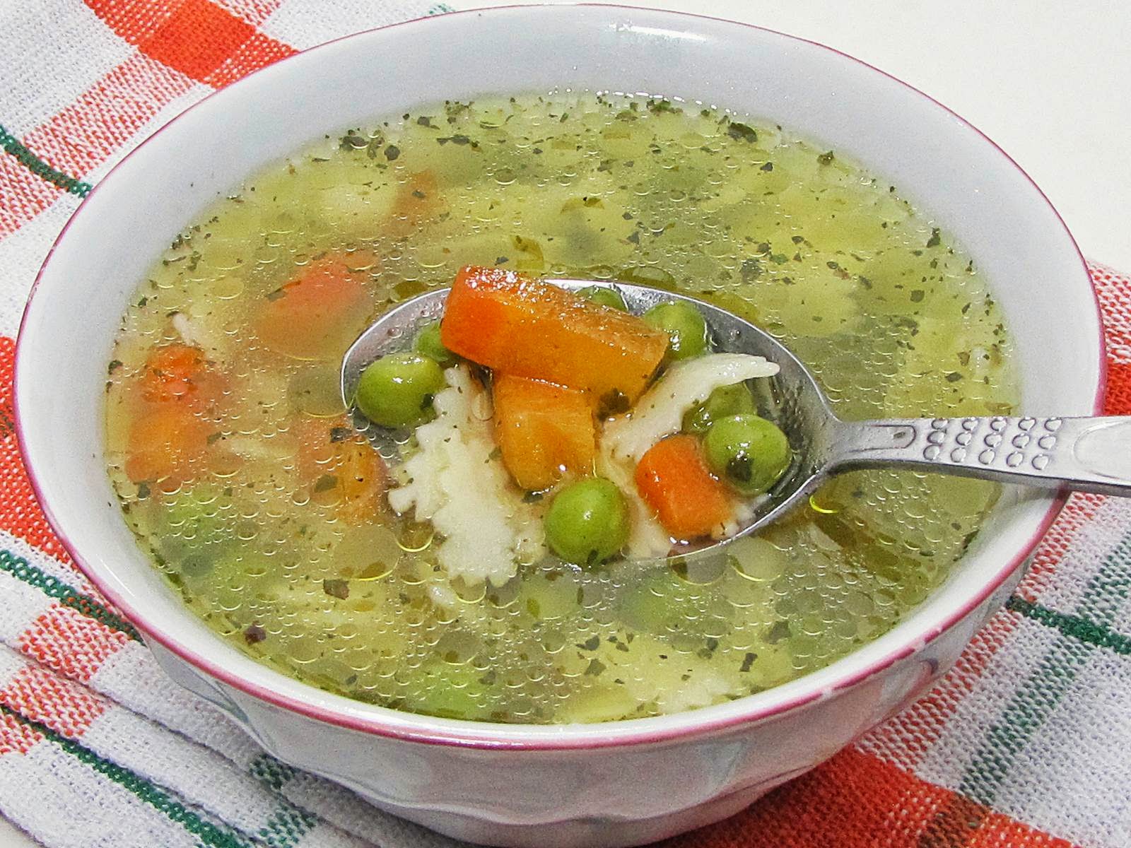 Kezdők Konyhája: Levesek, a legegyszerűbb módon.