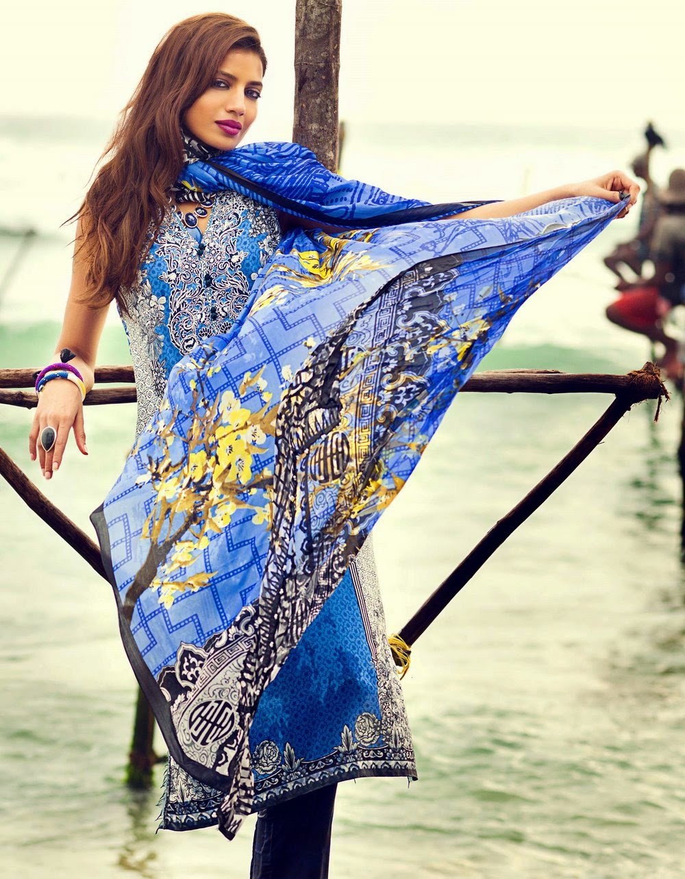 Long frocks | Pakistani Dresses | Mehndi Designs