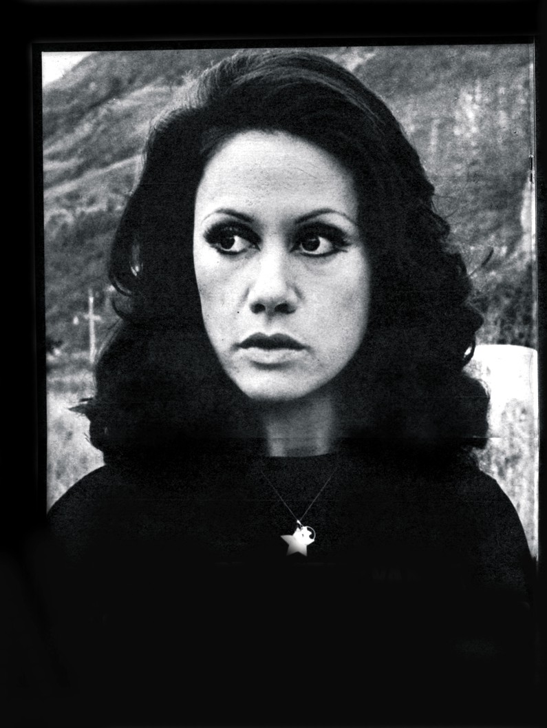 Astros em Revista: Dina Sfat - O Talento em forma de mulher