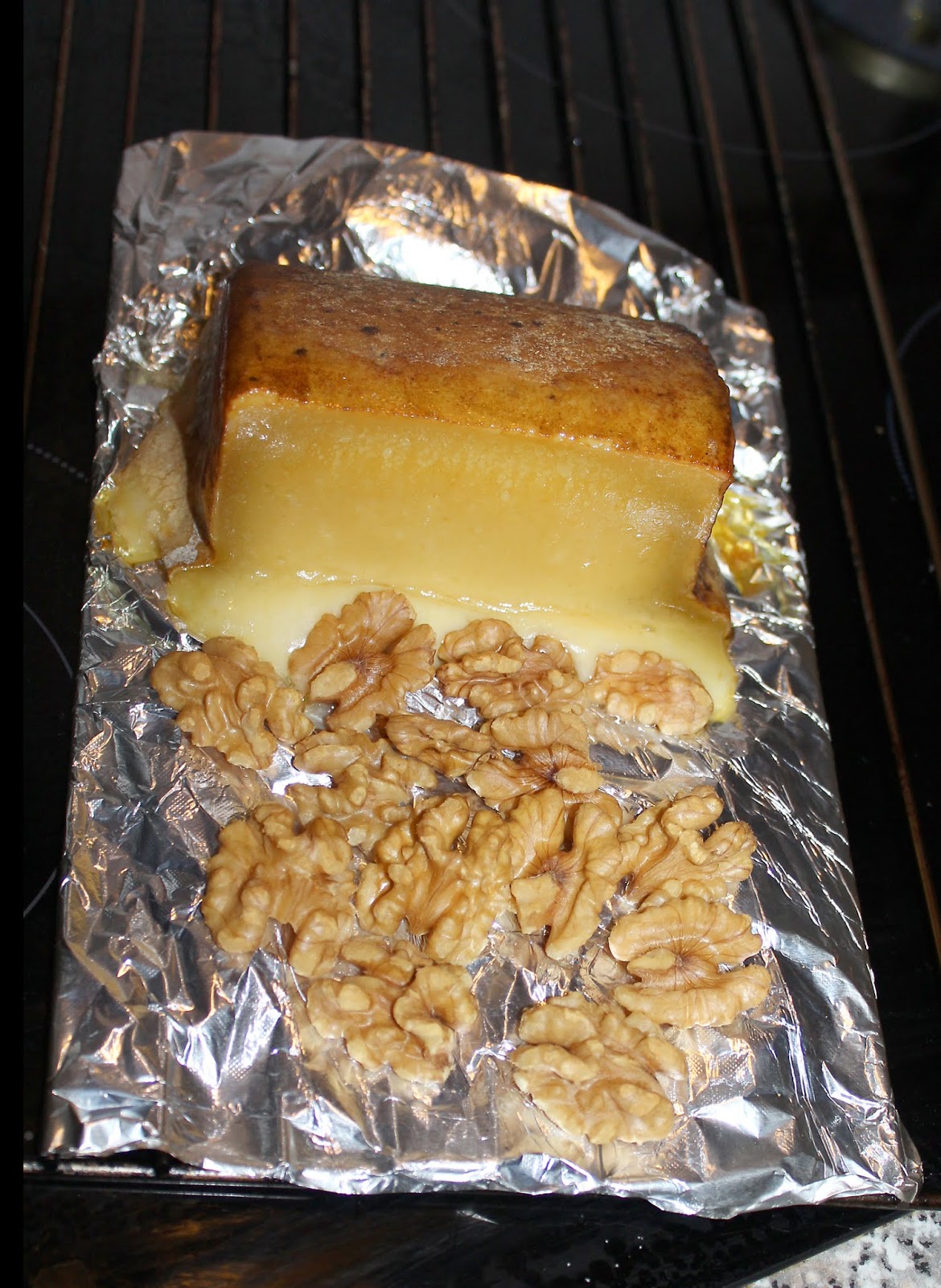 Savuinen manchego-juusto mustikkahillokkeella