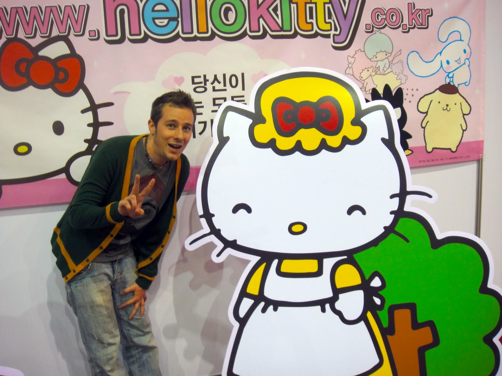 Top 12 Finds at the Hello Kitty Exhibition Show | Domo Kun Wallpaper