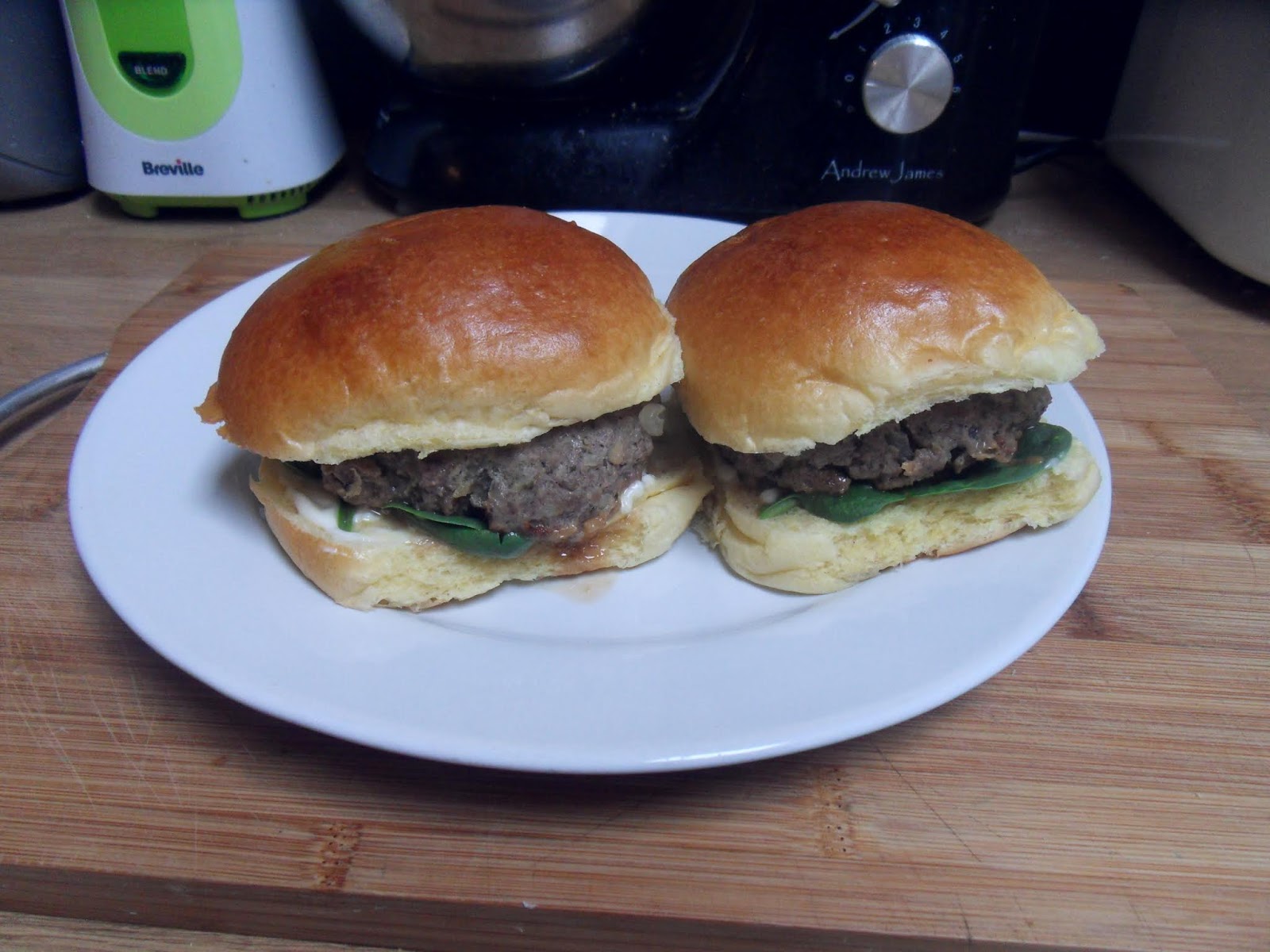 A Family Against the Flow: Playing Silly Burgers 15: Blue Cheese Burger