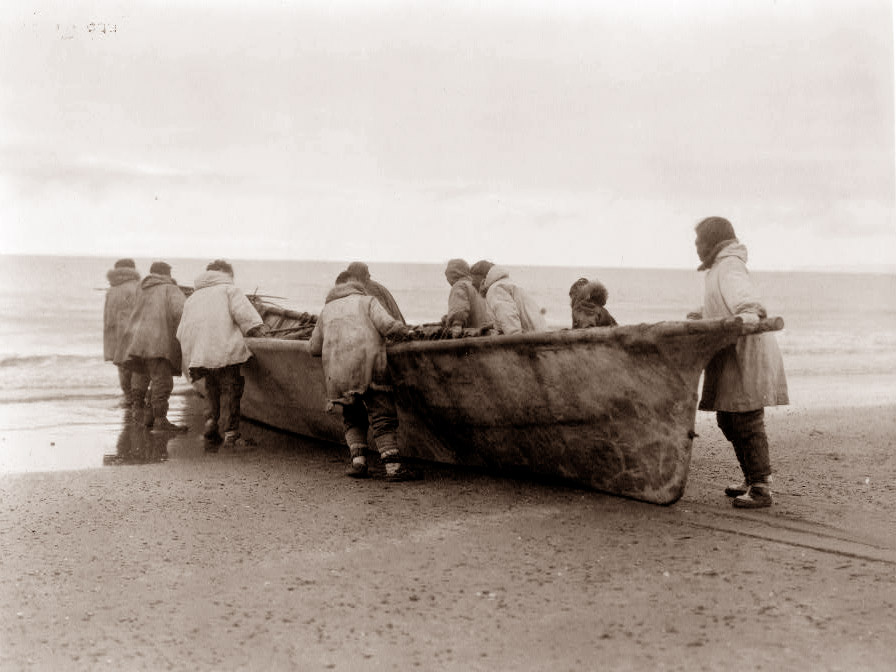 Amazing Vintage Photographs Capture Everyday Life of Eskimo People From ...