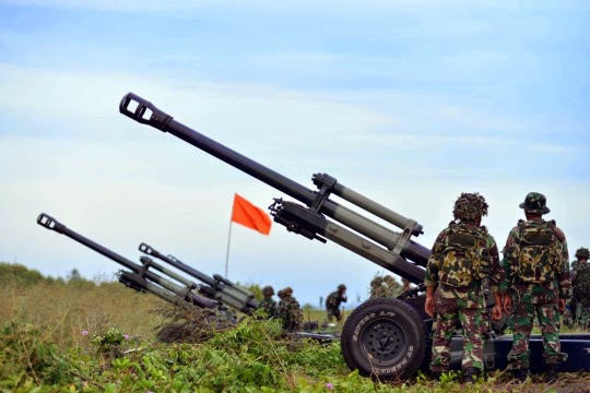 Garuda Militer: [Latgab 2014] Dahsyatnya tembakan Meriam Howitzer dan ...