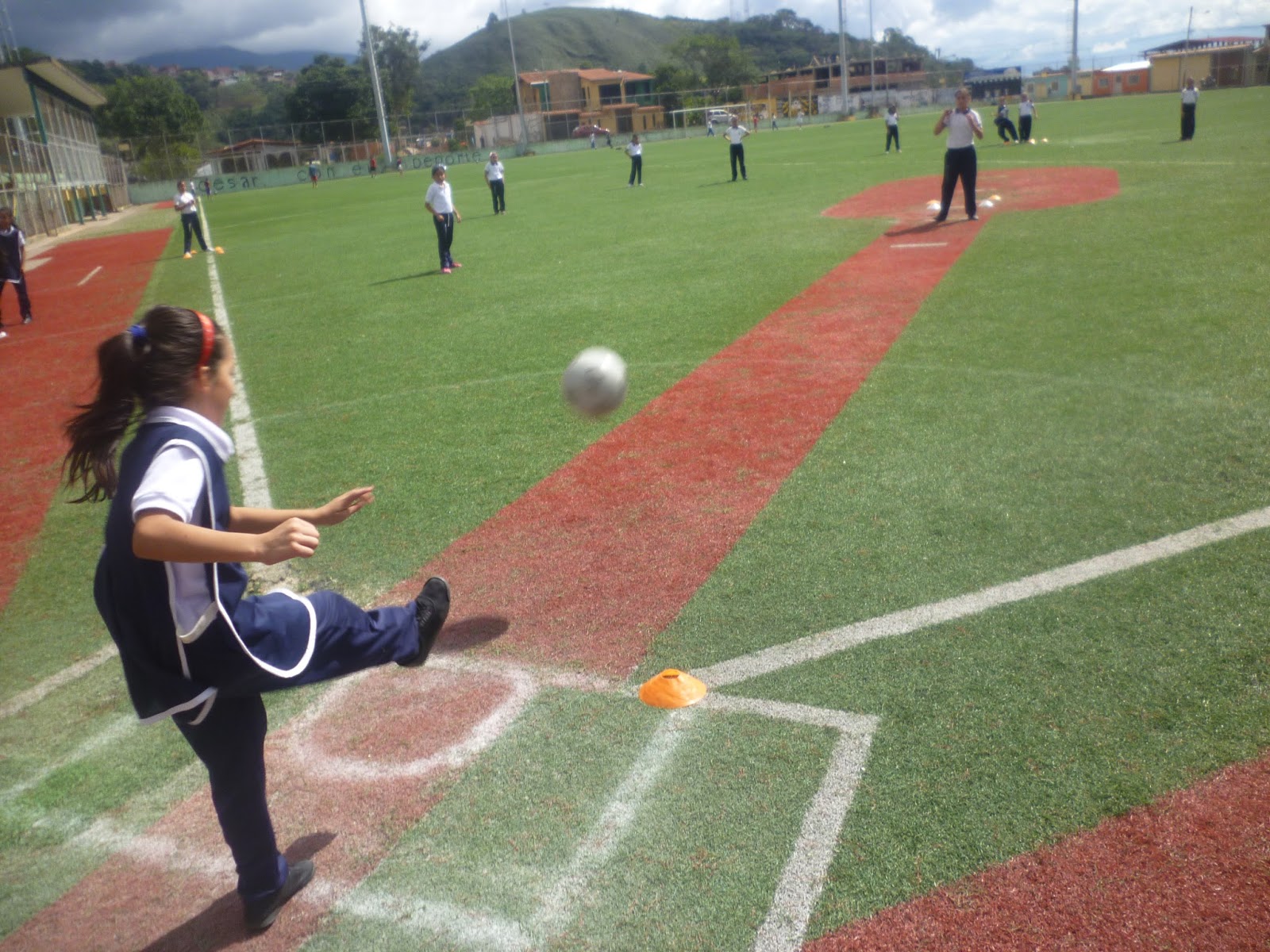 PROFESOR ANDRES NARVAEZ: Juego Intercurso "Kikimbol" Modalidad: Femenino.