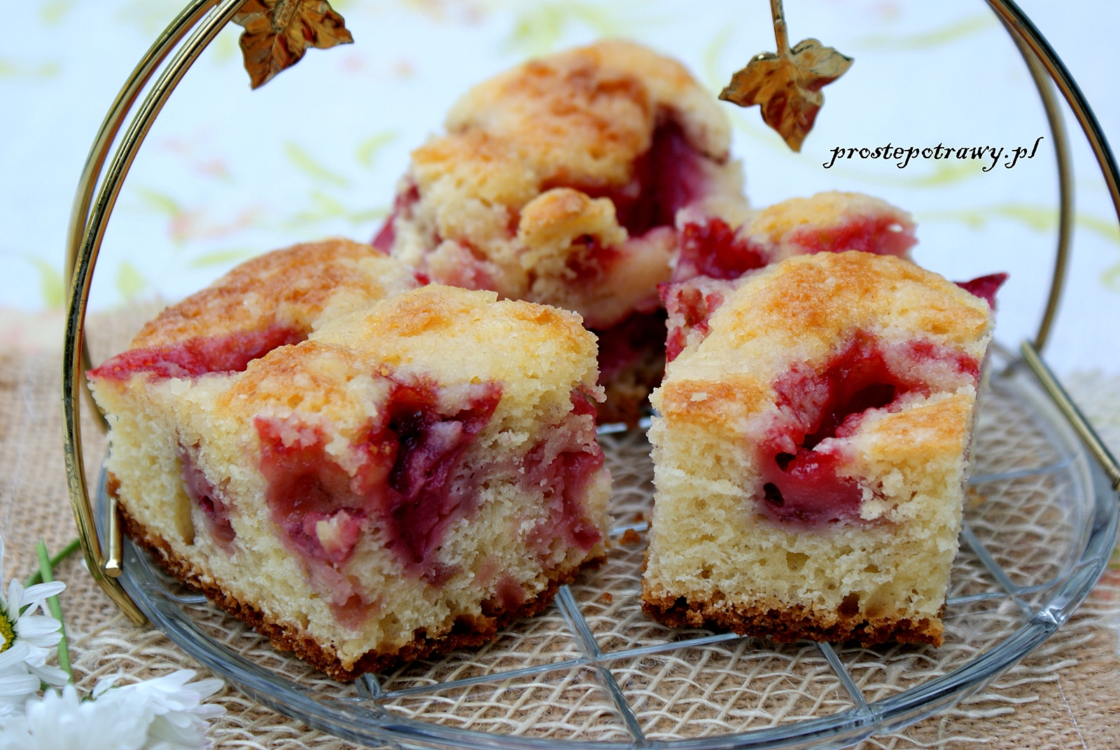 Proste Potrawy: Tanie, szybkie ciasto z truskawkami