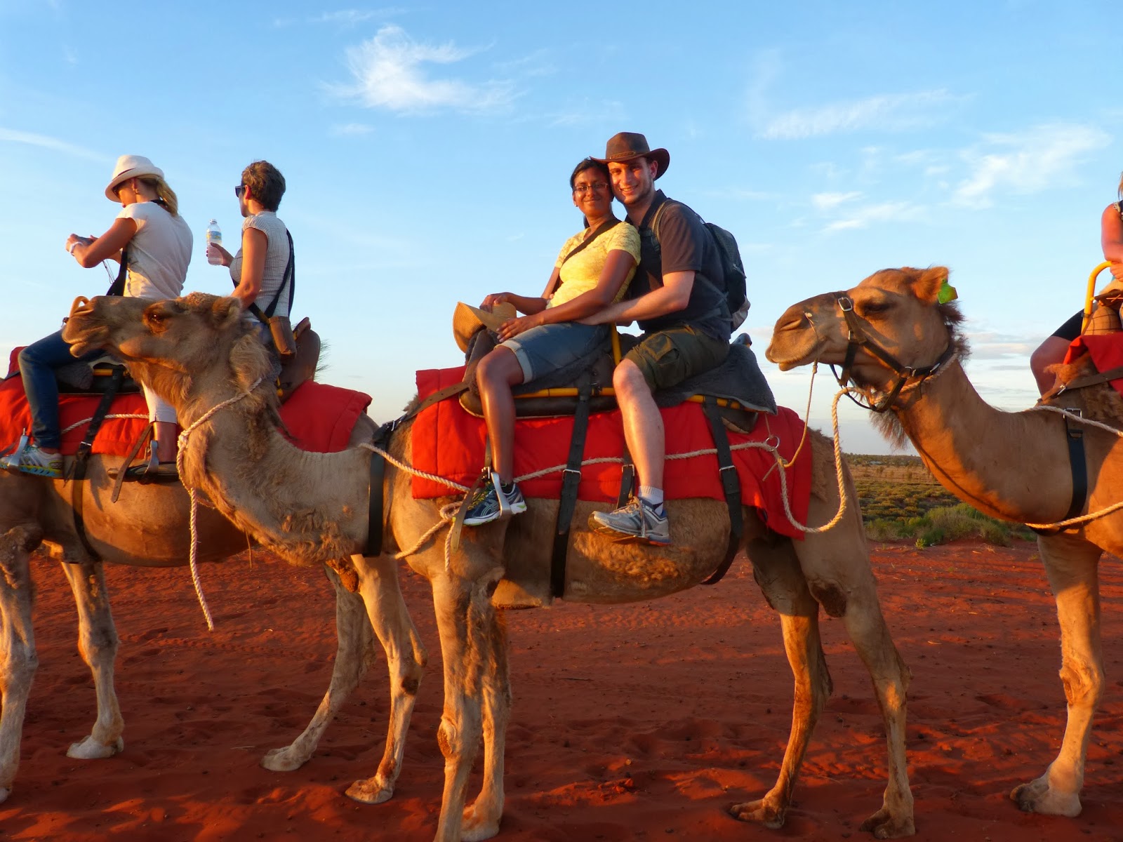 Little Steffi in BIG BIG Australia: Ayers Rock - Camel riding to sunset