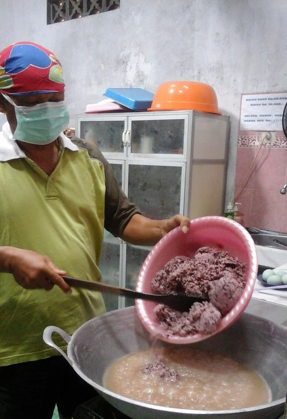 Madu Mongso Pak Yan: Proses Pembuatan Madumongso Pak Yan