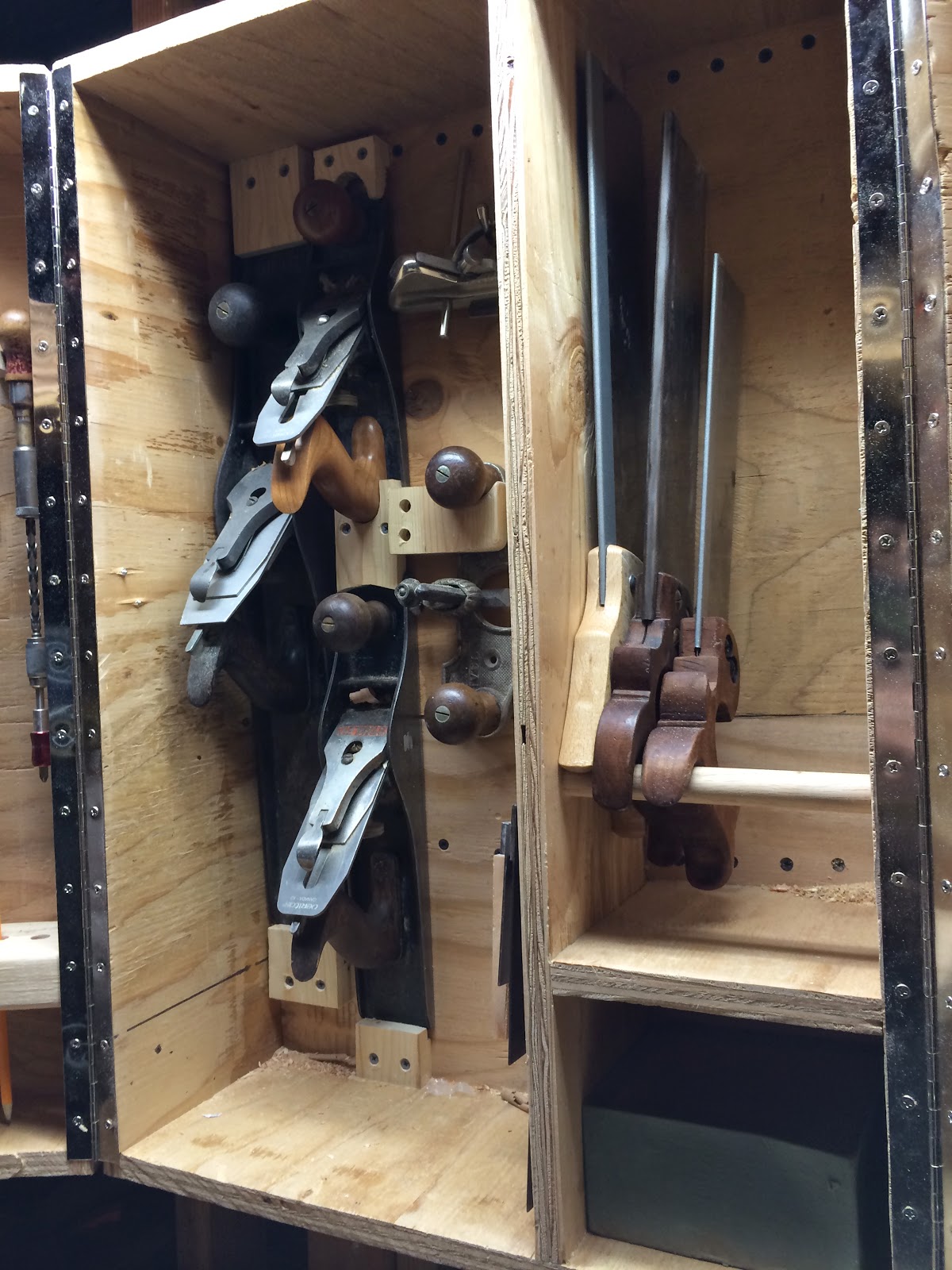 Under the Mountain Woodworks: Wall Hanging Tool Cabinet