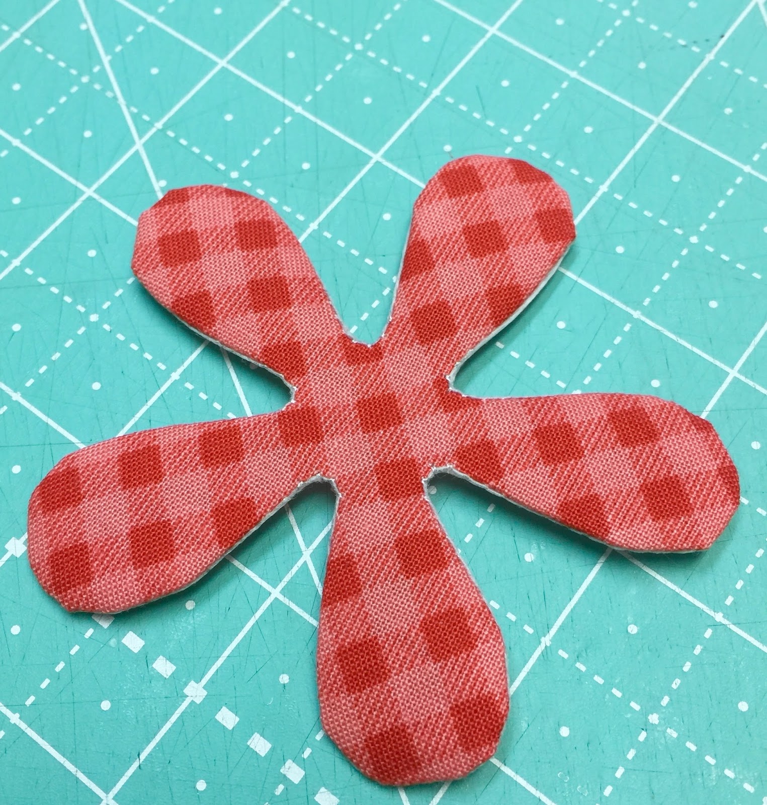 Bee In My Bonnet: Churn Dash and Hexie Flower Block Tutorials!!