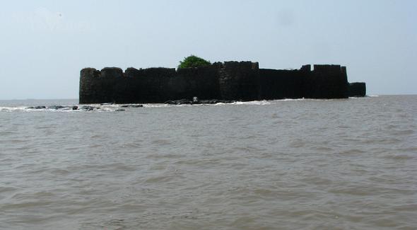 Forts of Maharashtra: Khanderi Fort