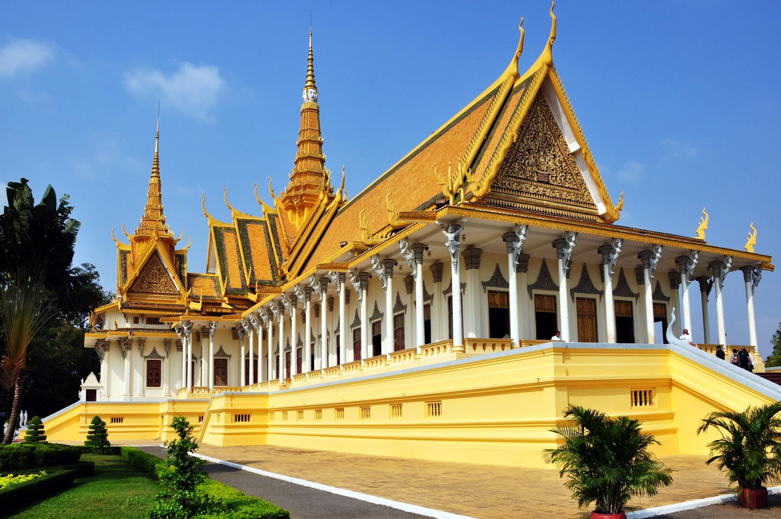 ROYAL PALACE OF KINGDOM OF CAMBODIA (PHNOM PENH, CAMBODIA) - BOOKINGNOW