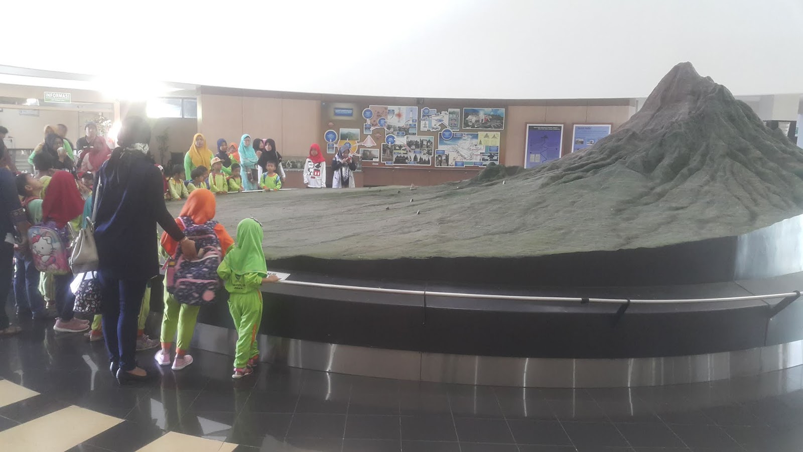 Mengasuh Buah Hati dengan Sepenuh Hati: Berkunjung ke Museum Gunung ...