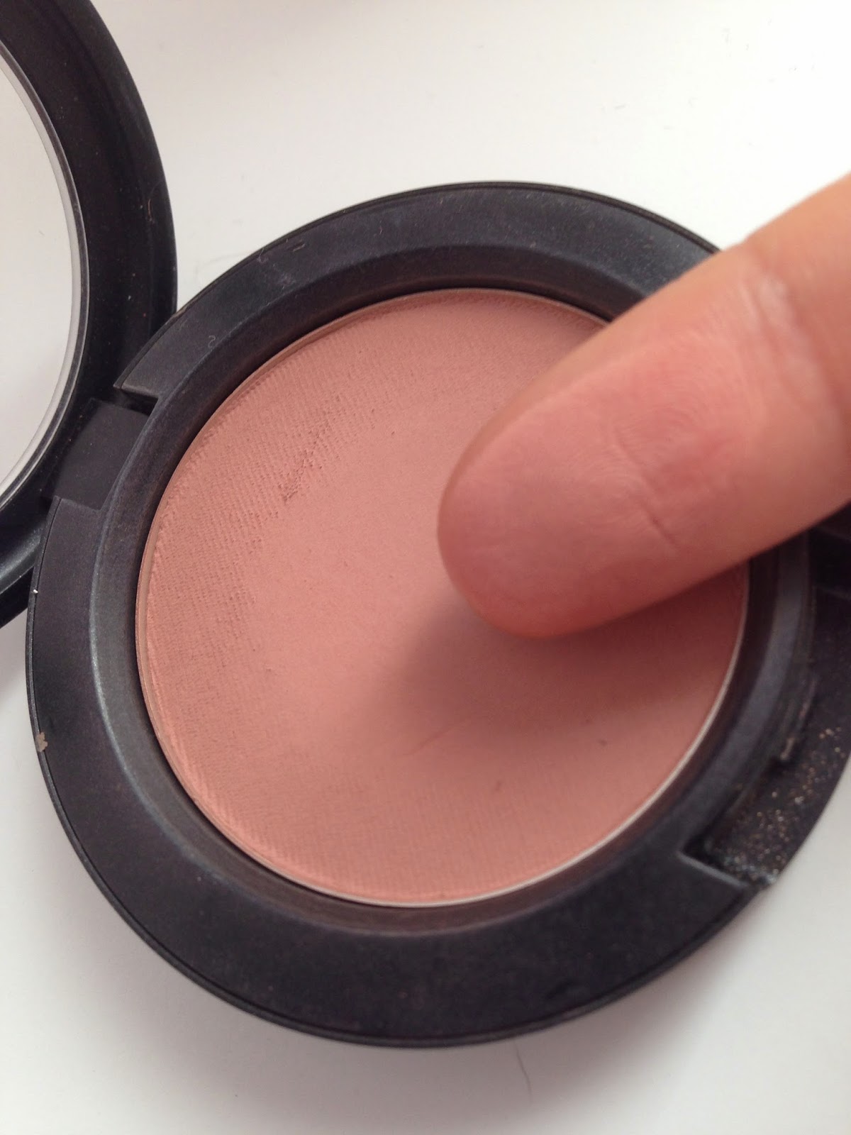 Bir Amaçsızın Dünyası: Mac Buff Allık/ Beyaz tenlilerin bronzerı! Mac ...