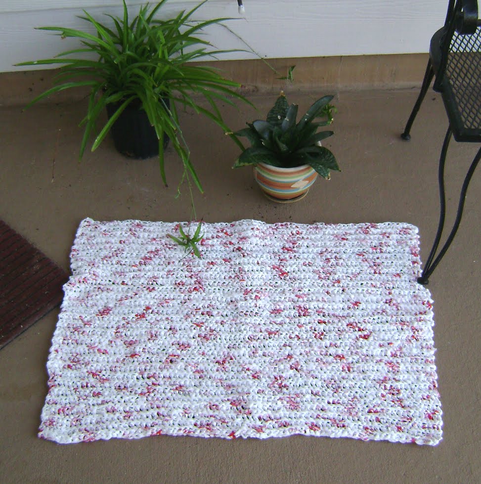 How to Make Yarn Out of Plactic Bags, T-shirts, and Sheets - Oh You ...