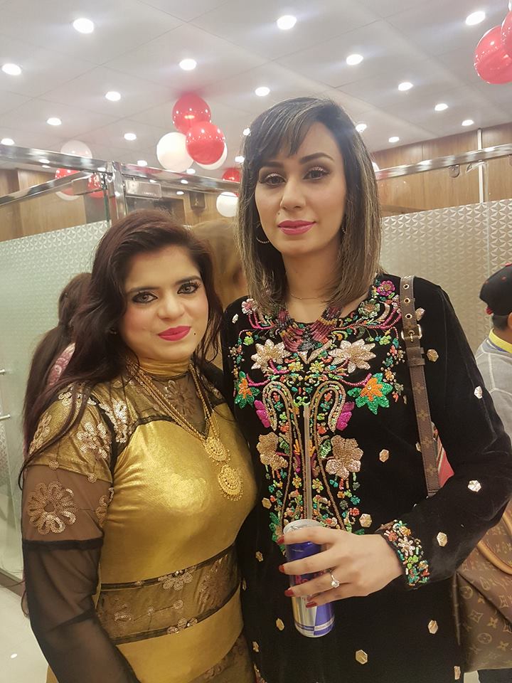 Shanza Khan Hot & Beautiful Pictures With Other Stage Actress Sobia ...