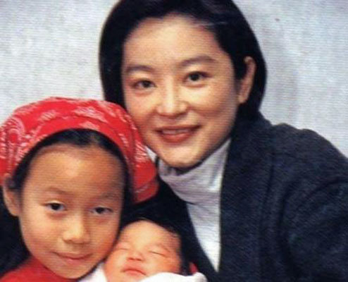 Favorite Hong Kong actresses: Brigitte Lin took her daughters shopping ...