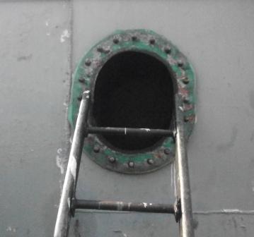 Apa arti ENCLOSED SPACE - Kamus Pelaut