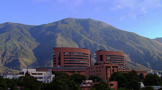 By @zonArtquitectur: Centro San Ignacio Caracas_Venezuela #Arquitectura