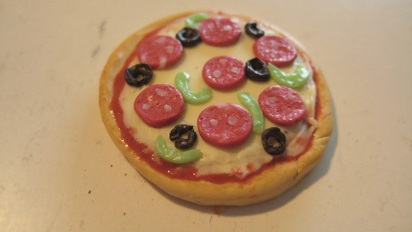 punkartkaietsi: Polymer clay miniature pizza tutorial