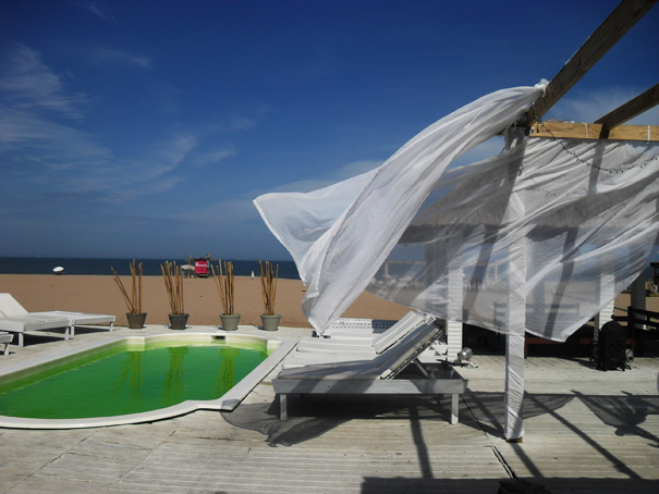 ARQUI-FAROFA - Arquitetura e design: DECK DE MADEIRA NA PRAIA