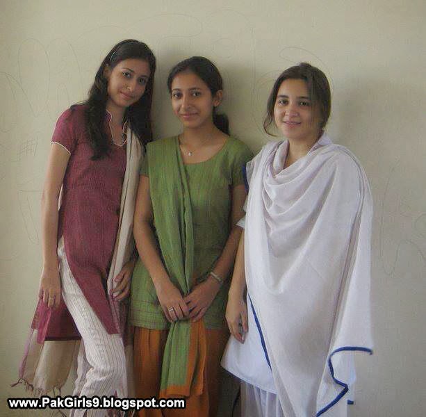 Beautiful Celebrity Pictures: Pakistani College Girls Best Collection