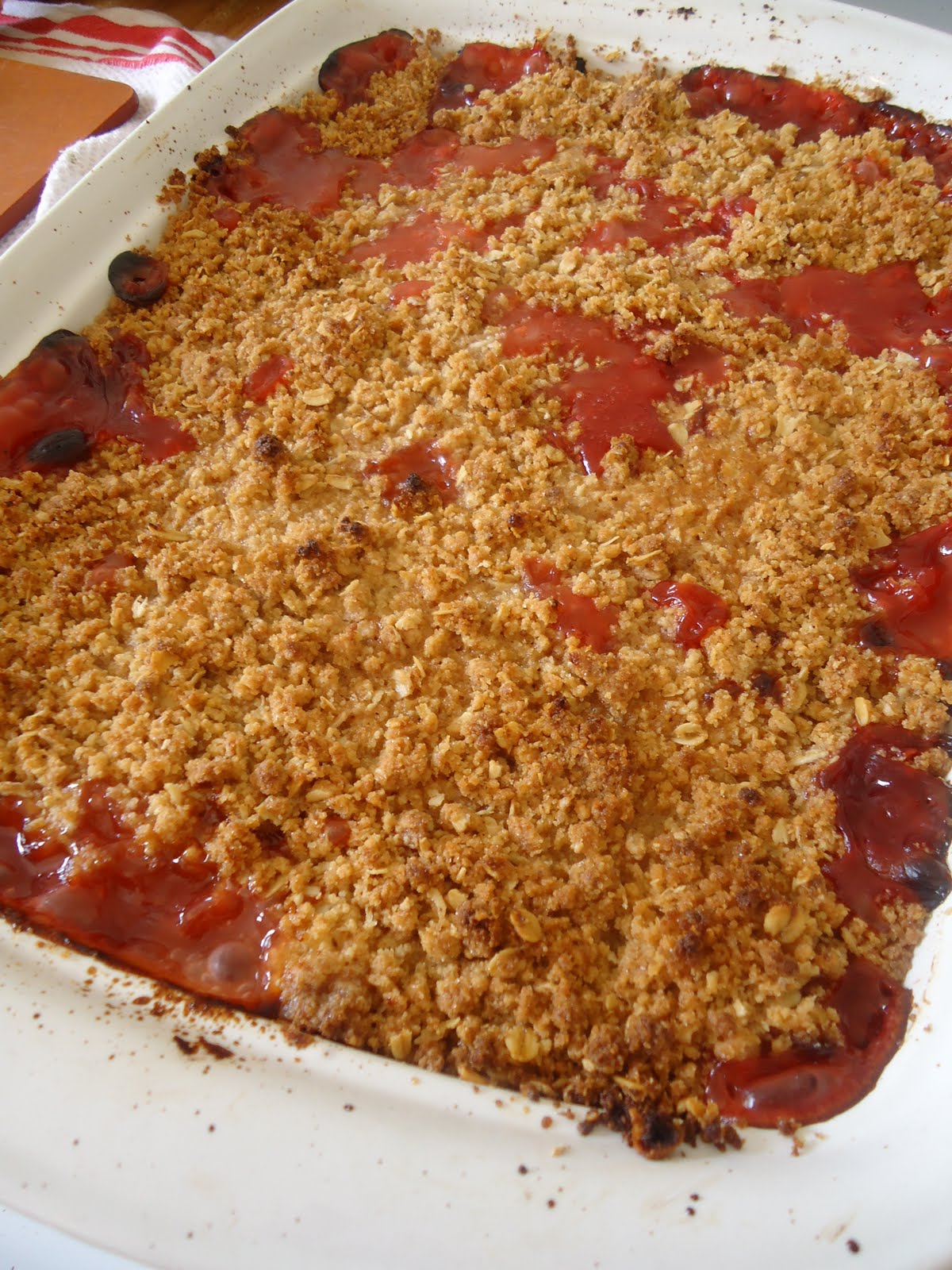 FIVE O'CLOCK FOOD: Strawberry-Rhubarb Crumble