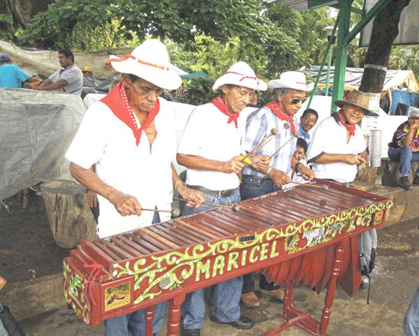 RESCATEMOS NUESTRAS TRADICIONES: LA MARIMBA