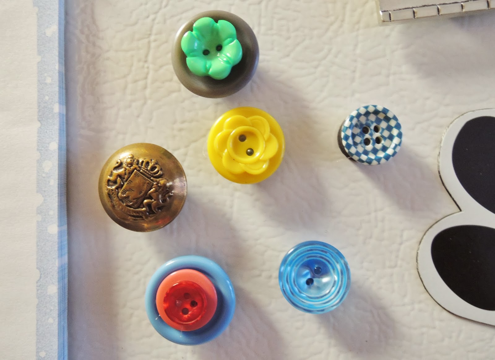 Holly Goes Lightly: DIY Button Magnets