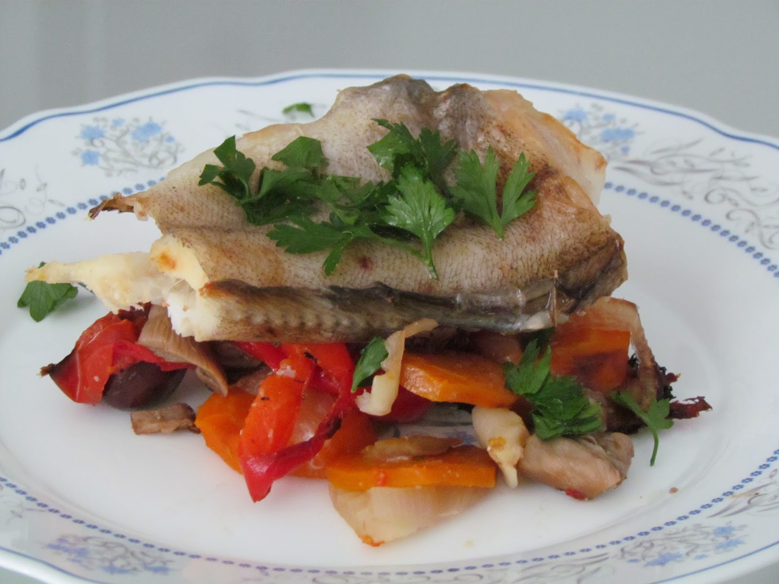 Top Cuisine avec Lavi: Merluciu cu legume la cuptor / Baked Hake with ...